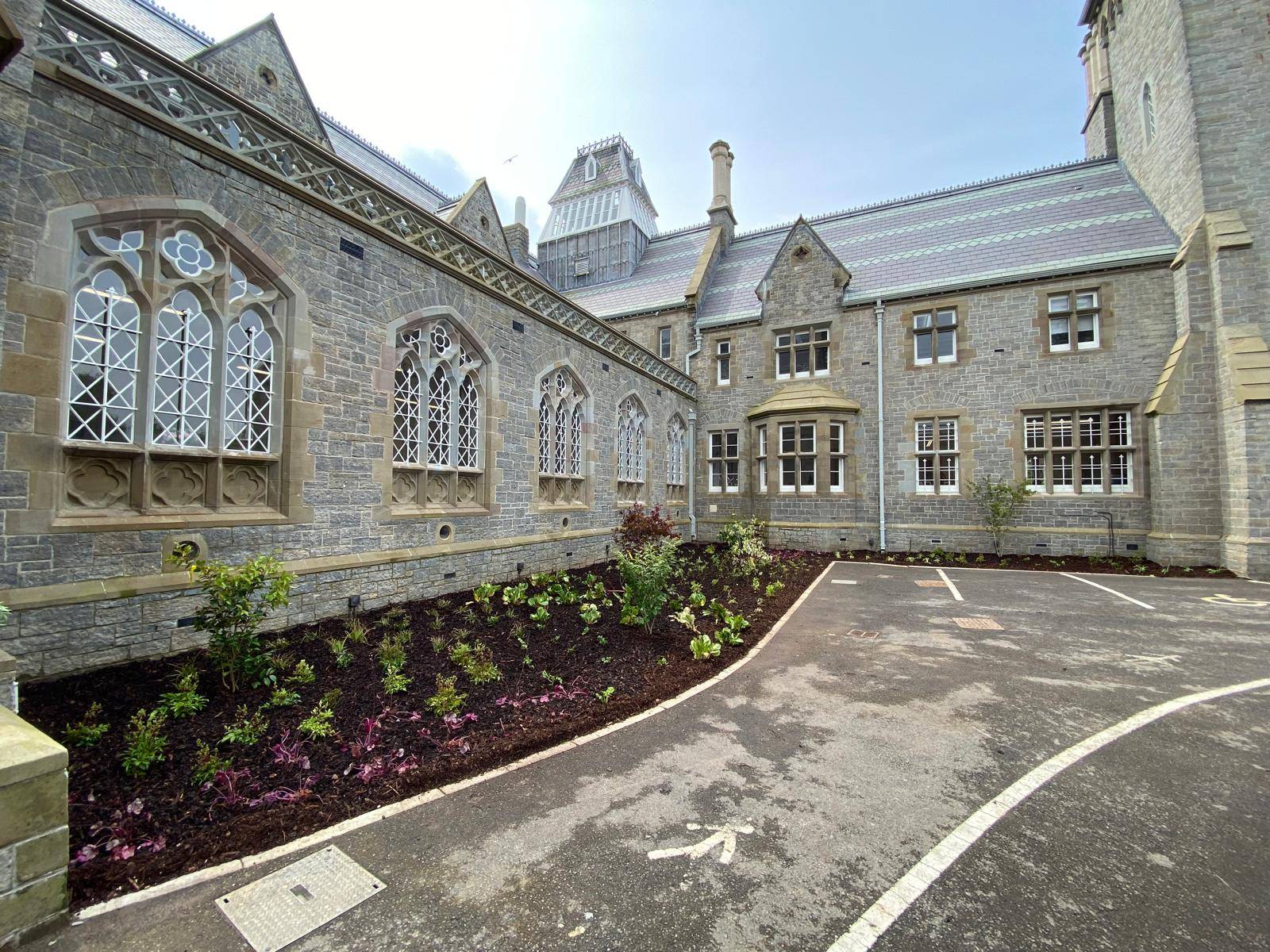 Howells School | Emroch Landscapes